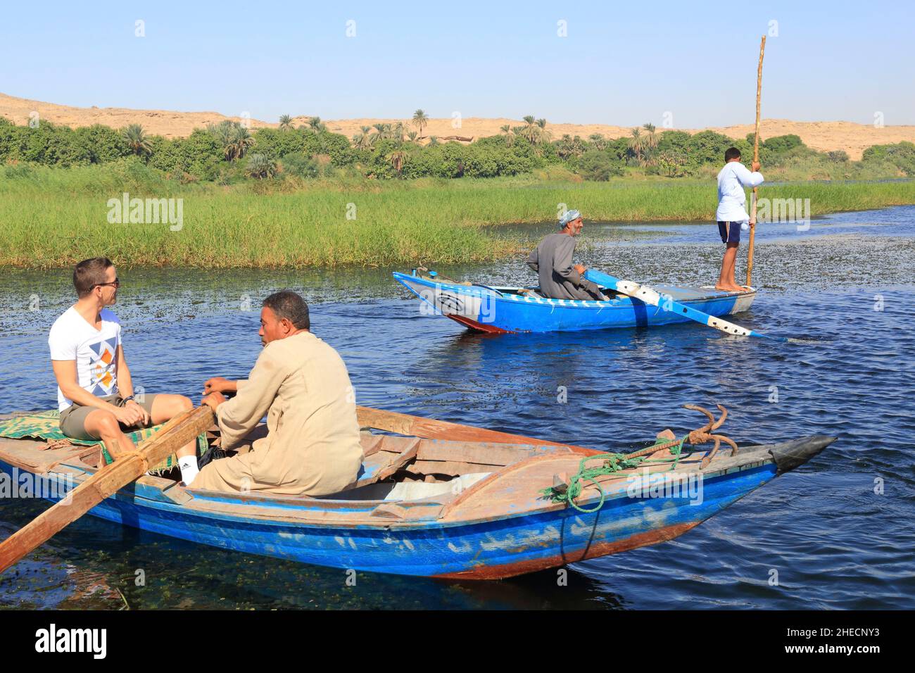 Egyptian god boat -Fotos und -Bildmaterial in hoher Auflösung – Alamy