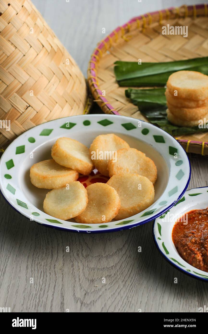 Ulen Ketan, traditioneller indonesischer Snack aus klebriger Dampfreis ...