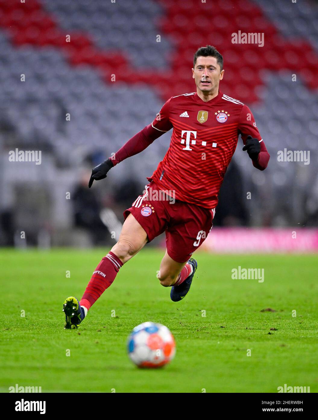 Robert Lewandowski FC Bayern München FCB 09 am Ball, Allianz Arena ...