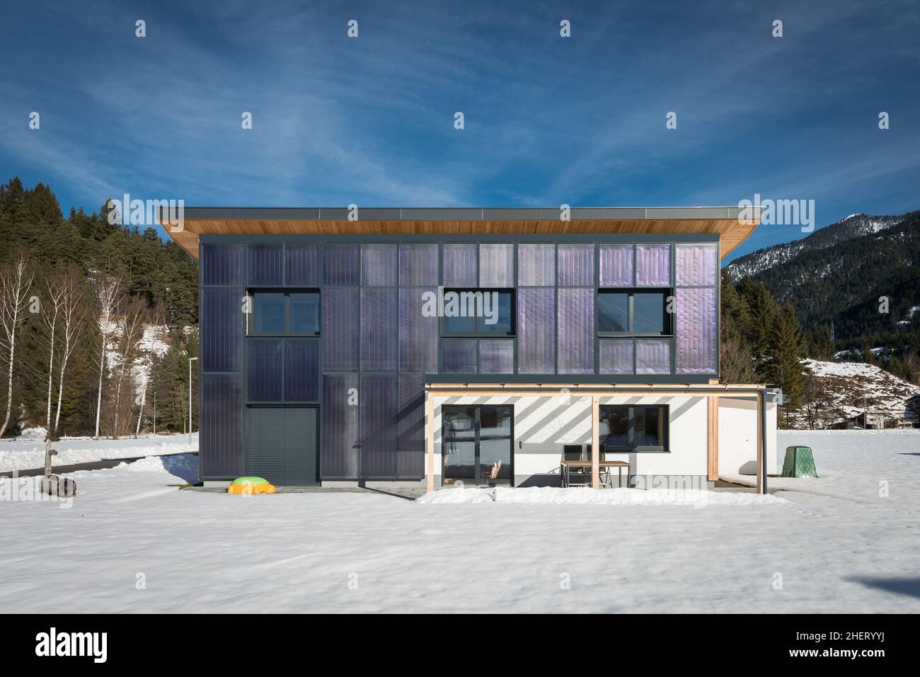 Autarkes solarhaus -Fotos und -Bildmaterial in hoher Auflösung – Alamy