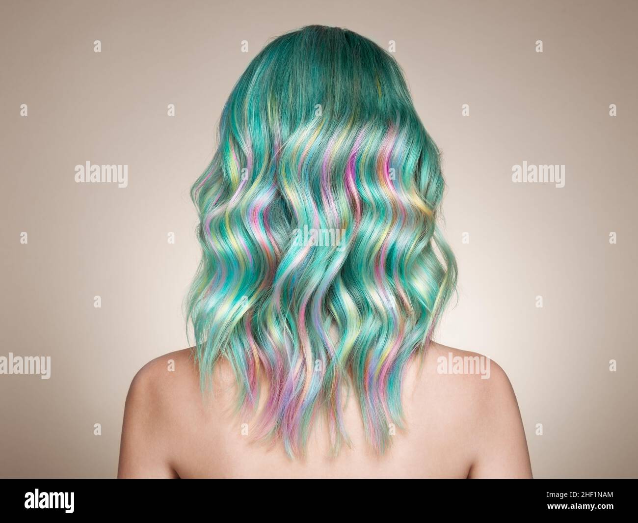 Beauty Fashion Model Mädchen mit bunt gefärbten Haaren. Mädchen mit ...