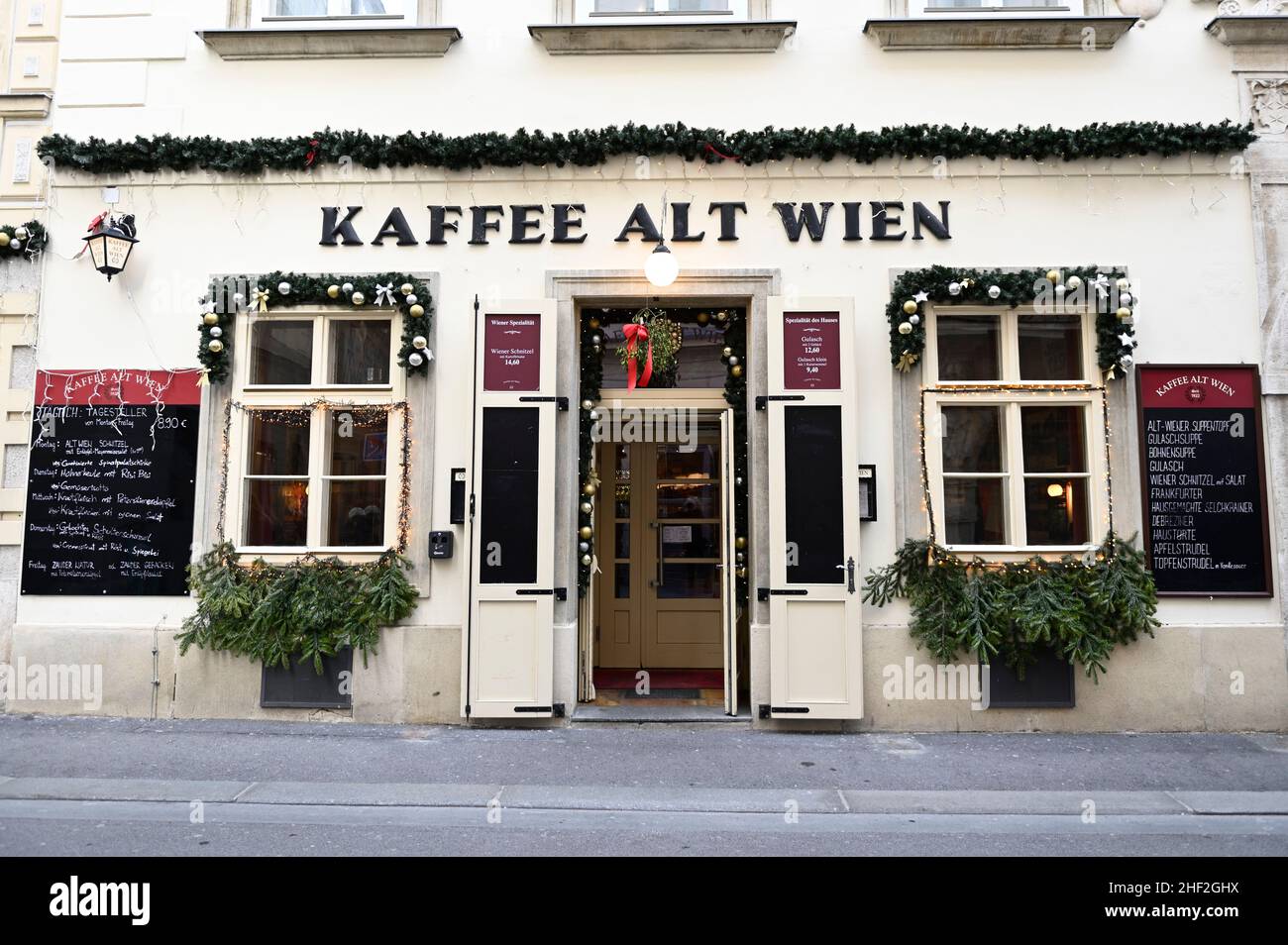 Traditionelles Wiener Kaffeehaus Stockfotos und -bilder Kaufen - Alamy
