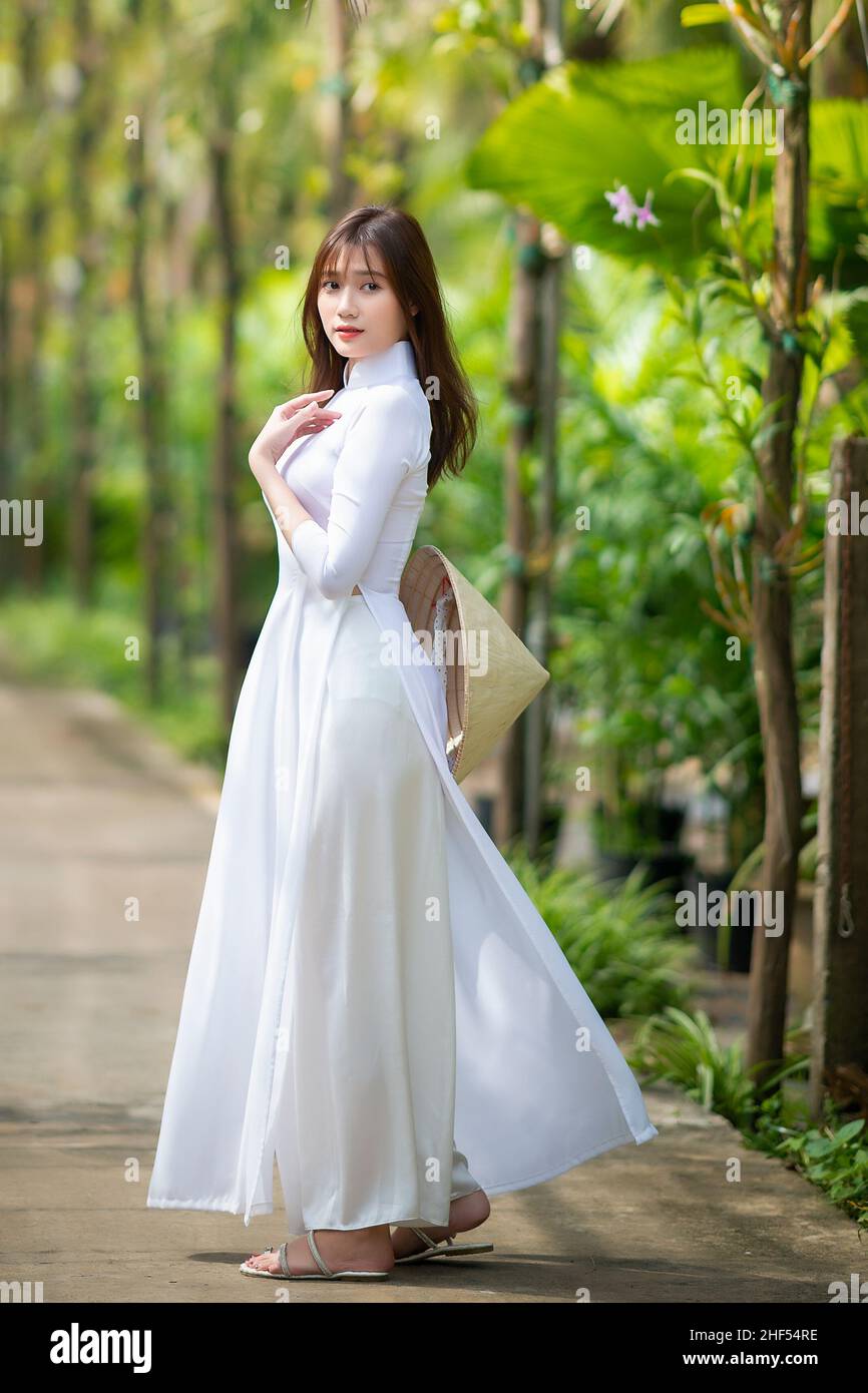 Ho Chi Minh City, Vietnam: Portrait Frauen in weiß AO dai Vietnam, die ...