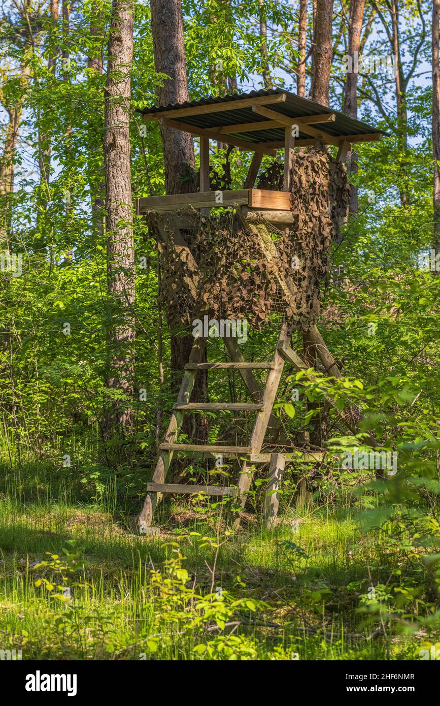Jäger hochsitz -Fotos und -Bildmaterial in hoher Auflösung – Alamy