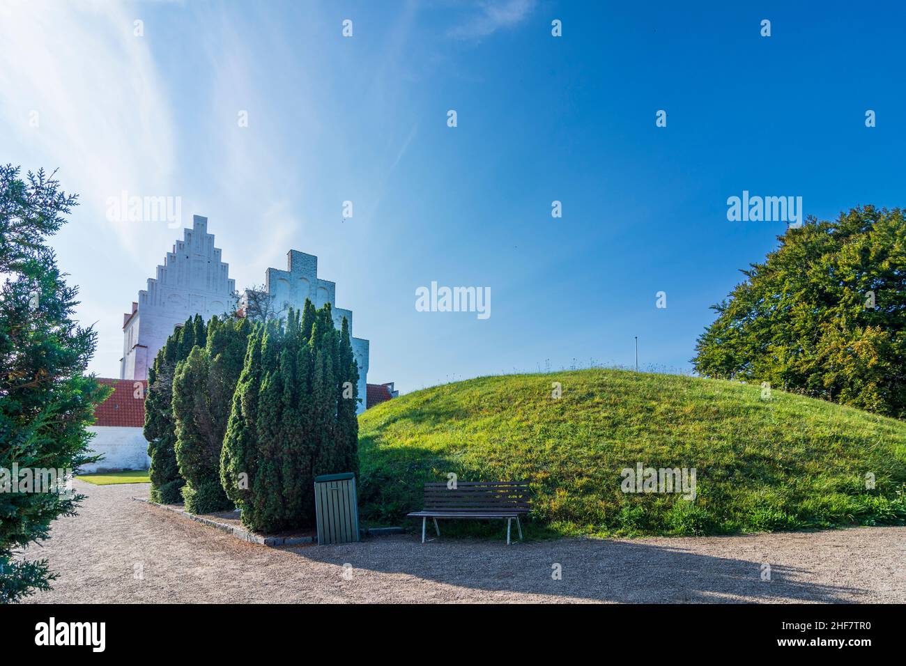 Tumulus building -Fotos und -Bildmaterial in hoher Auflösung – Alamy