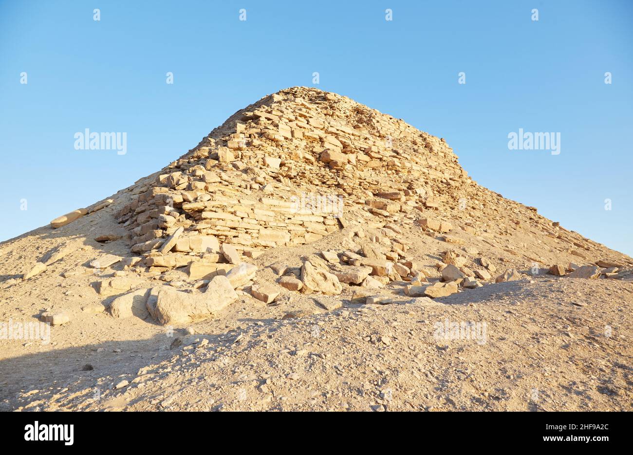Die Pyramide der Neferirkare-Dynastie aus dem Jahr 5th in Abu Sir ...