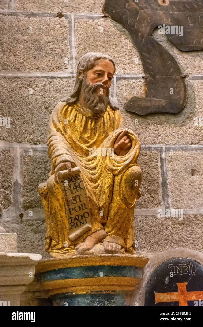 Imagen del Apostol Judas Tadeo en la puerta Santa de la Catedral de ...