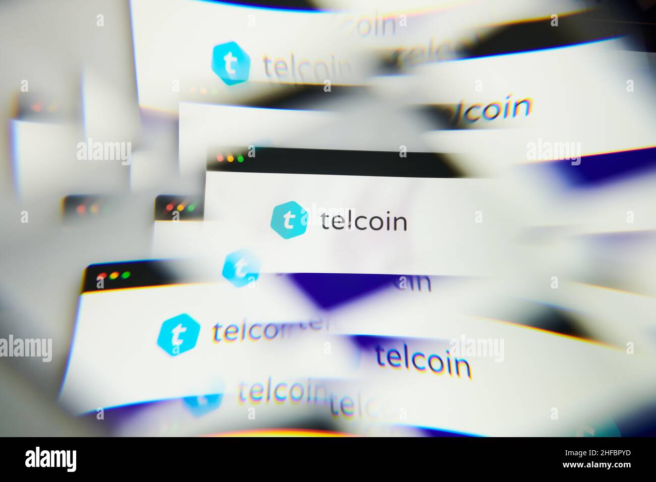 Mailand, Italien - 11. Januar 2022: Telcoin - TEL-Logo auf dem Laptop-Bildschirm durch ein ...