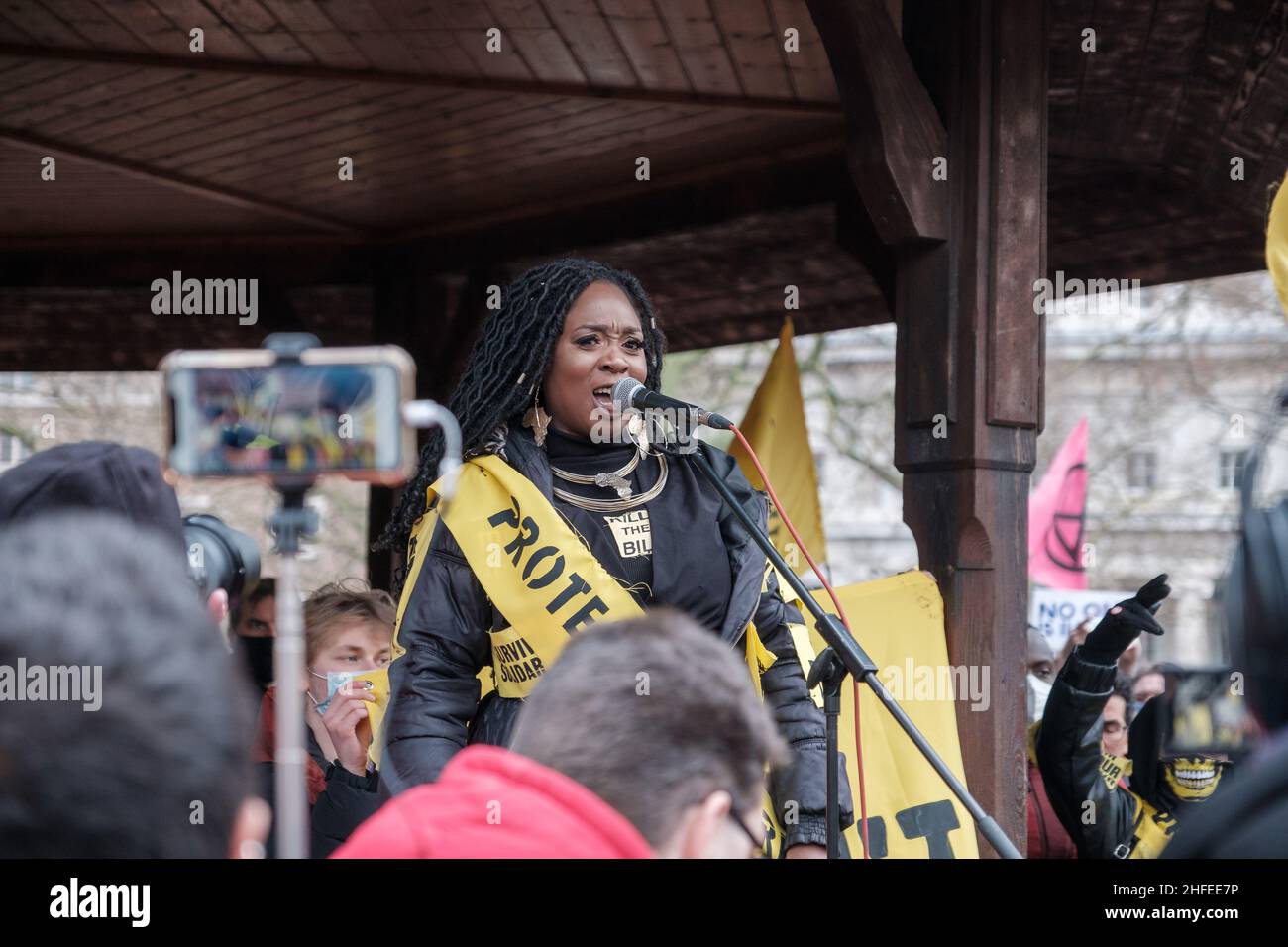 Demonstranten aus mehreren britischen Protestgruppen marschierten ...