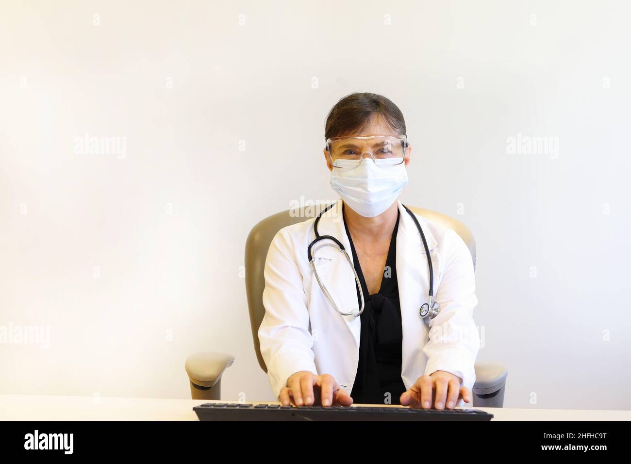 Gesicht mit brille -Fotos und -Bildmaterial in hoher Auflösung – Alamy