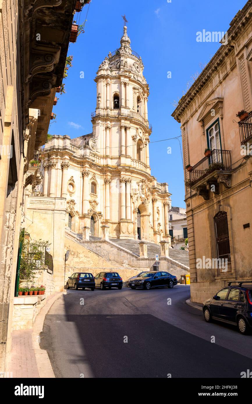 Duomo san giorgo -Fotos und -Bildmaterial in hoher Auflösung – Alamy