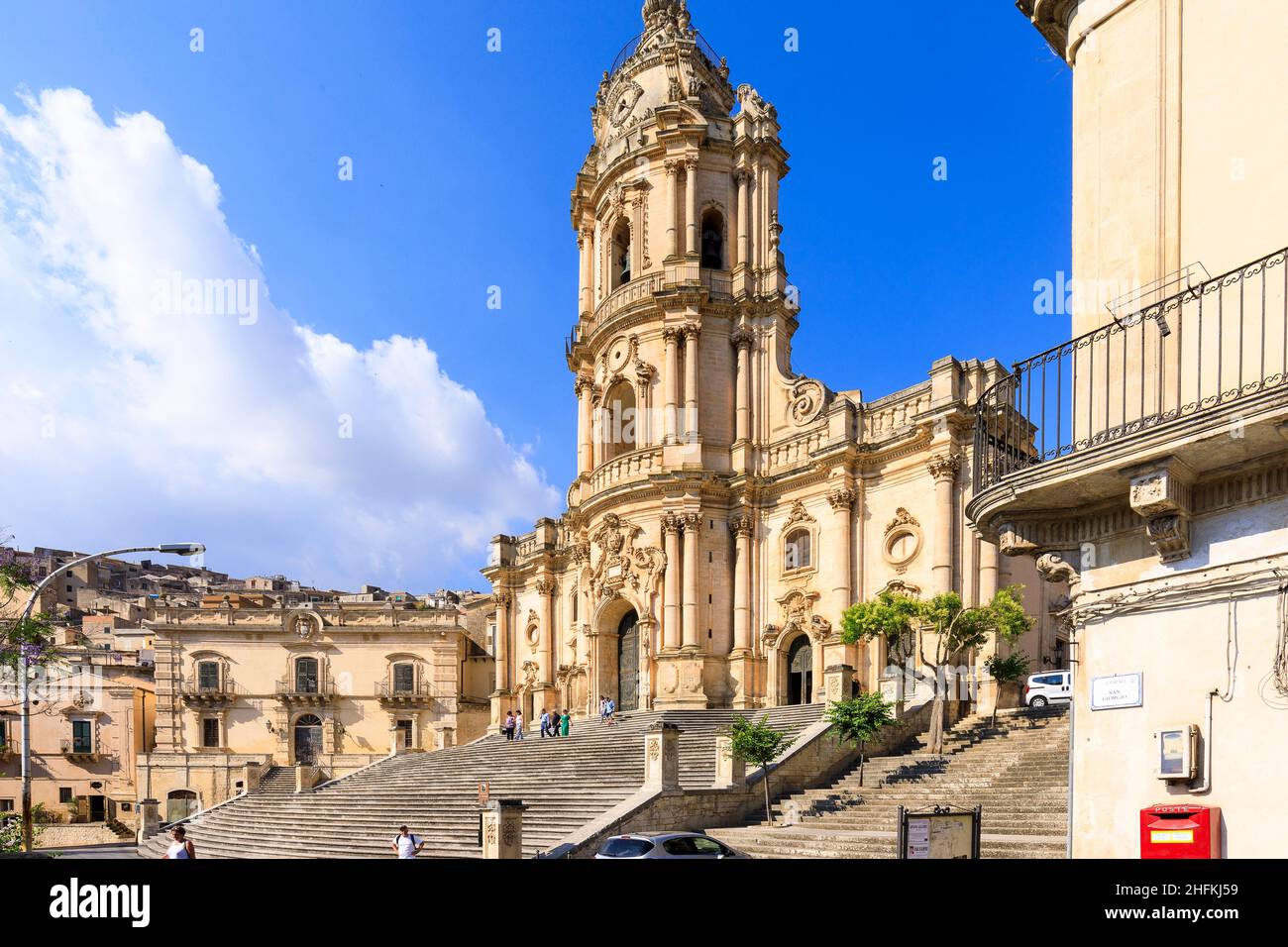 Duomo san giorgo -Fotos und -Bildmaterial in hoher Auflösung – Alamy