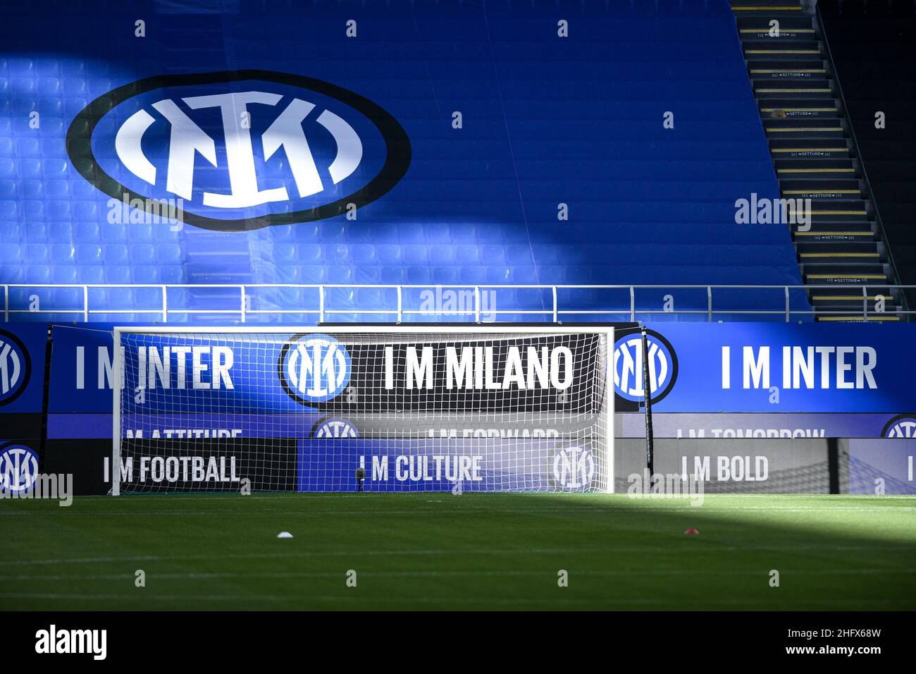Neues logo des fc internazionale -Fotos und -Bildmaterial in hoher ...
