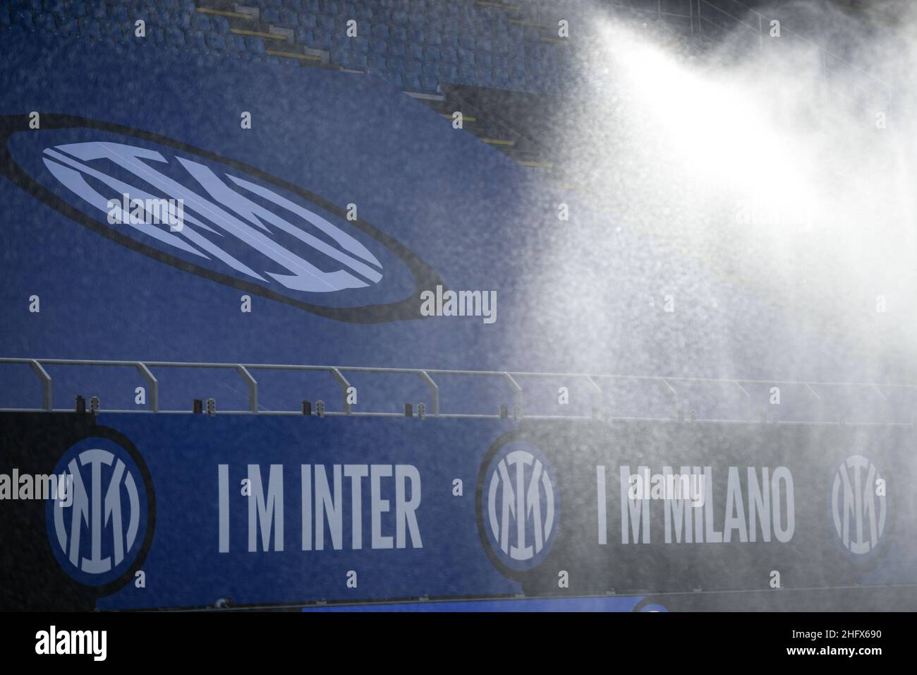 Neues logo des fc internazionale -Fotos und -Bildmaterial in hoher ...