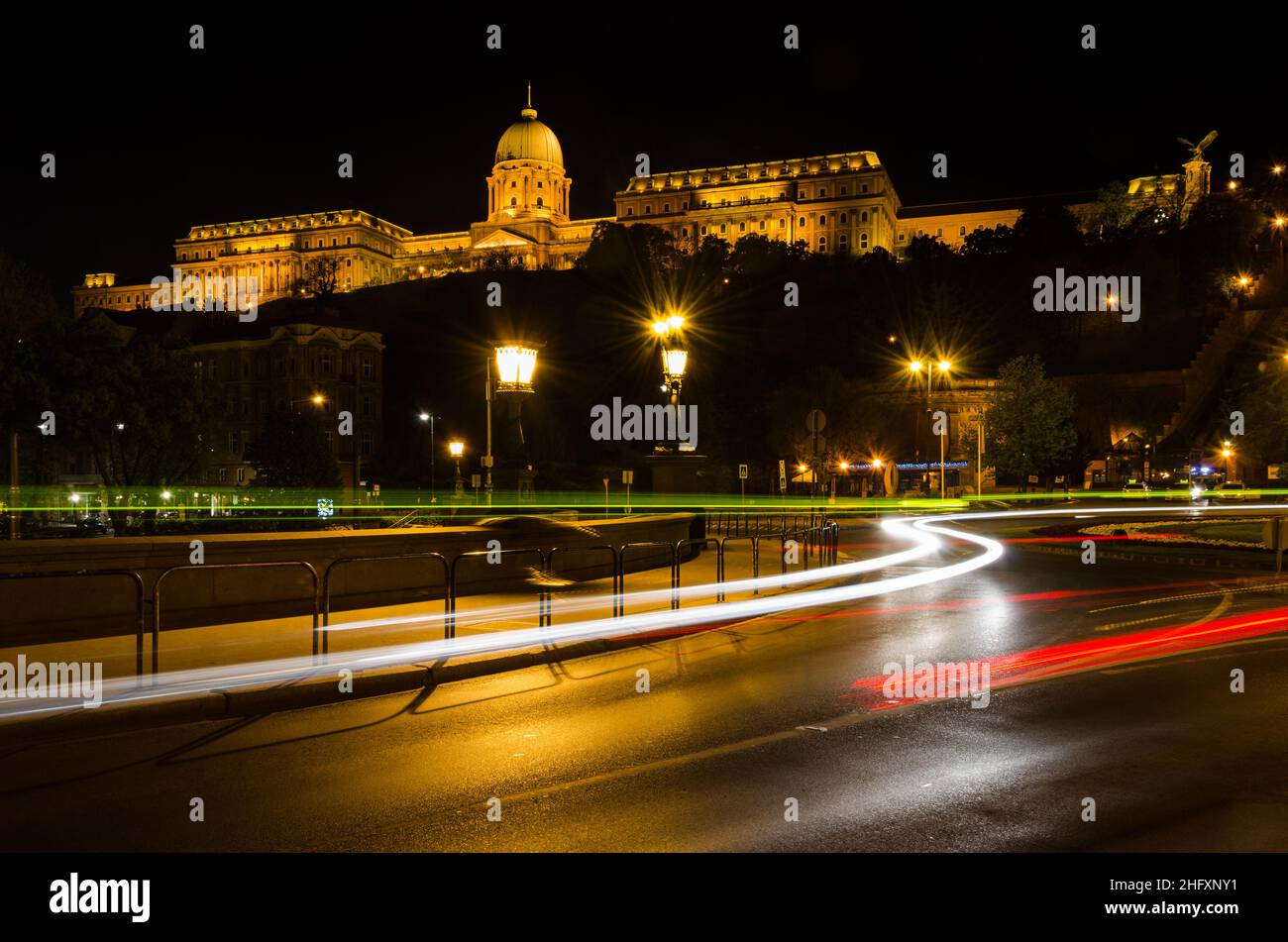 Alte lichter beleuchteter weg -Fotos und -Bildmaterial in hoher ...