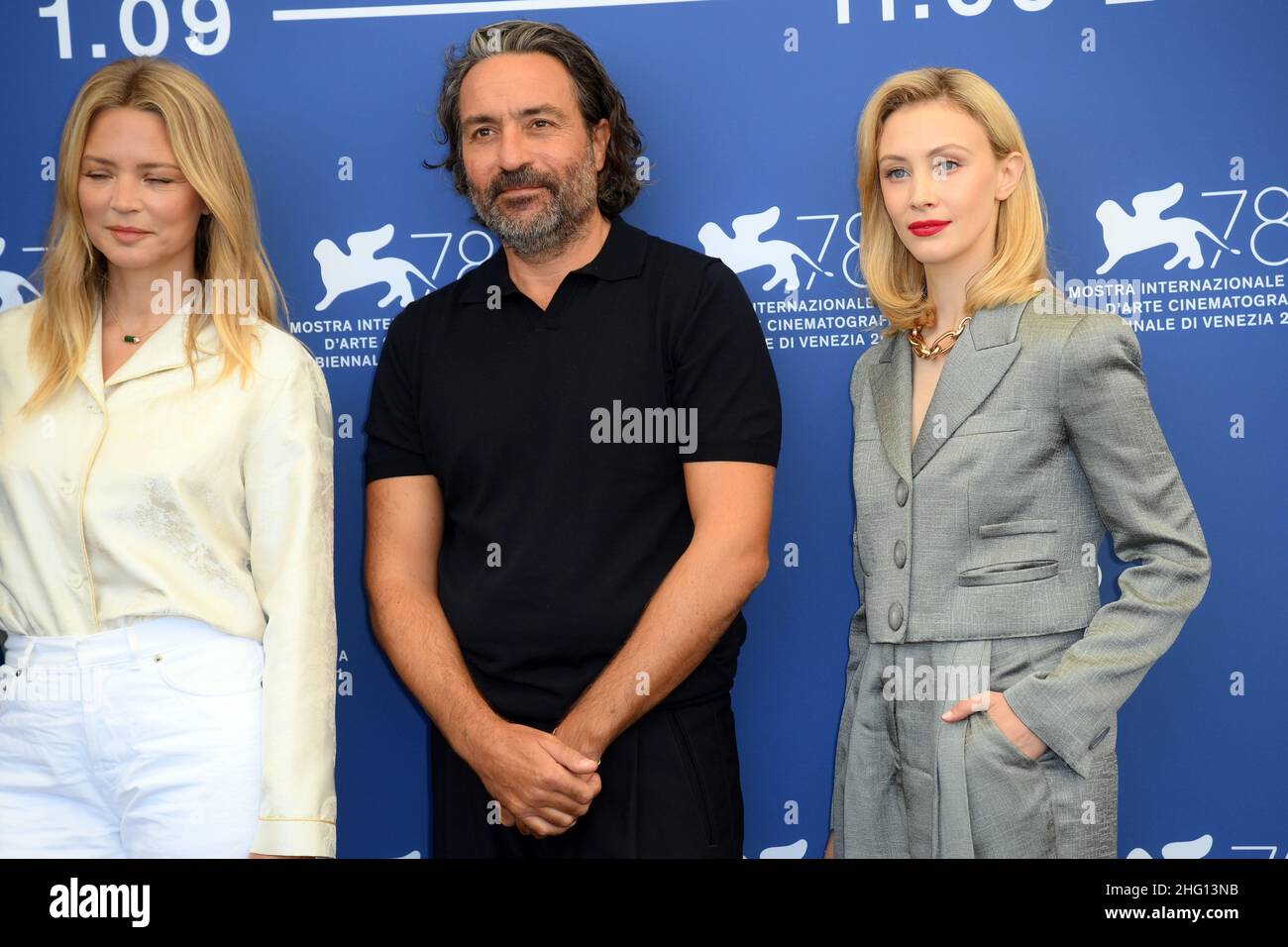 Sarah gadon und saverio costanzo -Fotos und -Bildmaterial in hoher ...