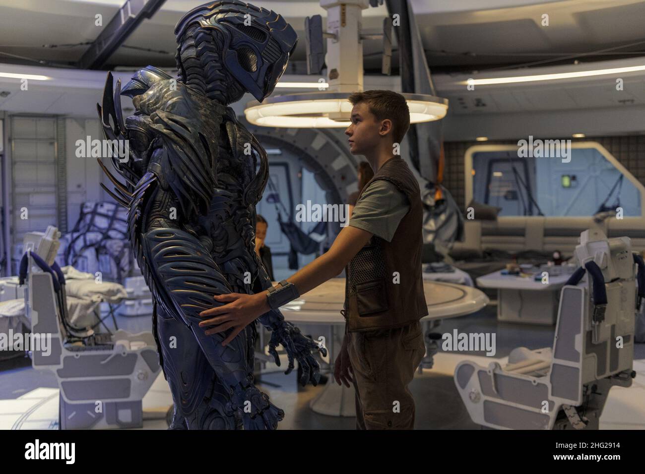LOST IN SPACE, Brian Steele as Robot, Maxwell Jenkins, Three Little ...