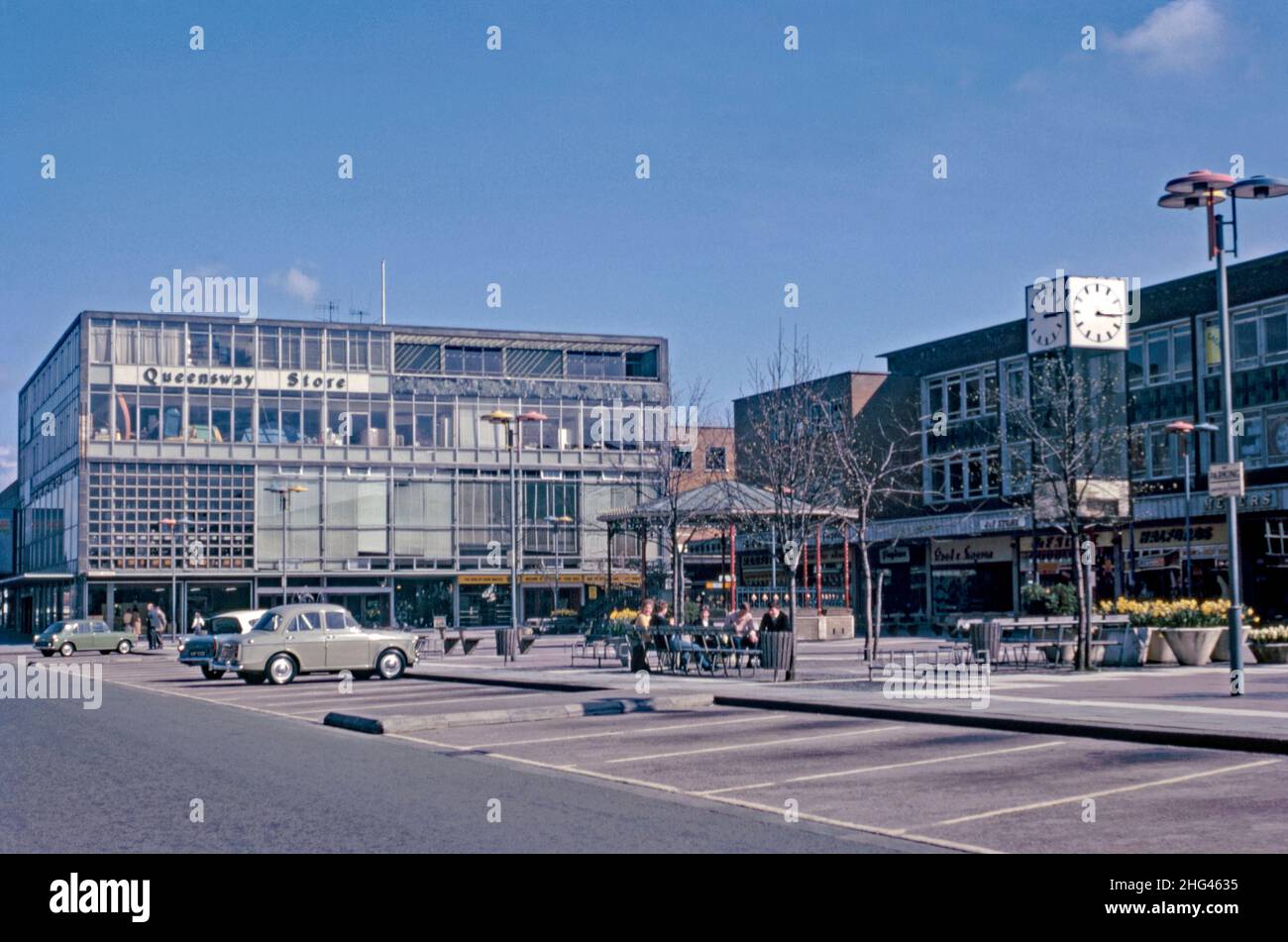 Queen’s Square, Crawley ‘New Town’, West Sussex, England ...