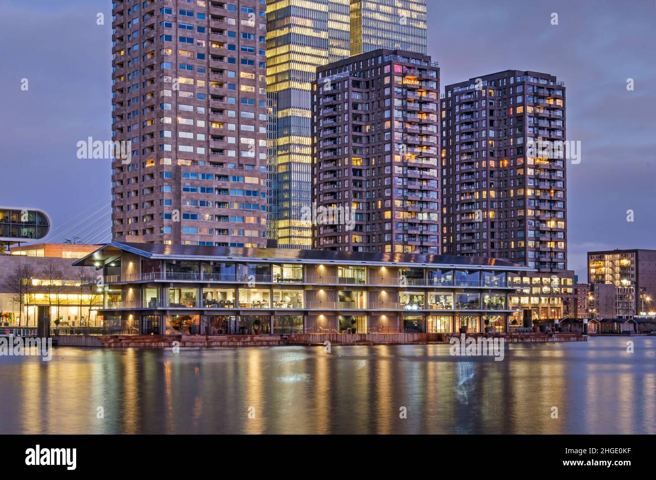 Rotterdam, Niederlande, 20. Januar 2022: Rijnhaven Hafen mit dem ...