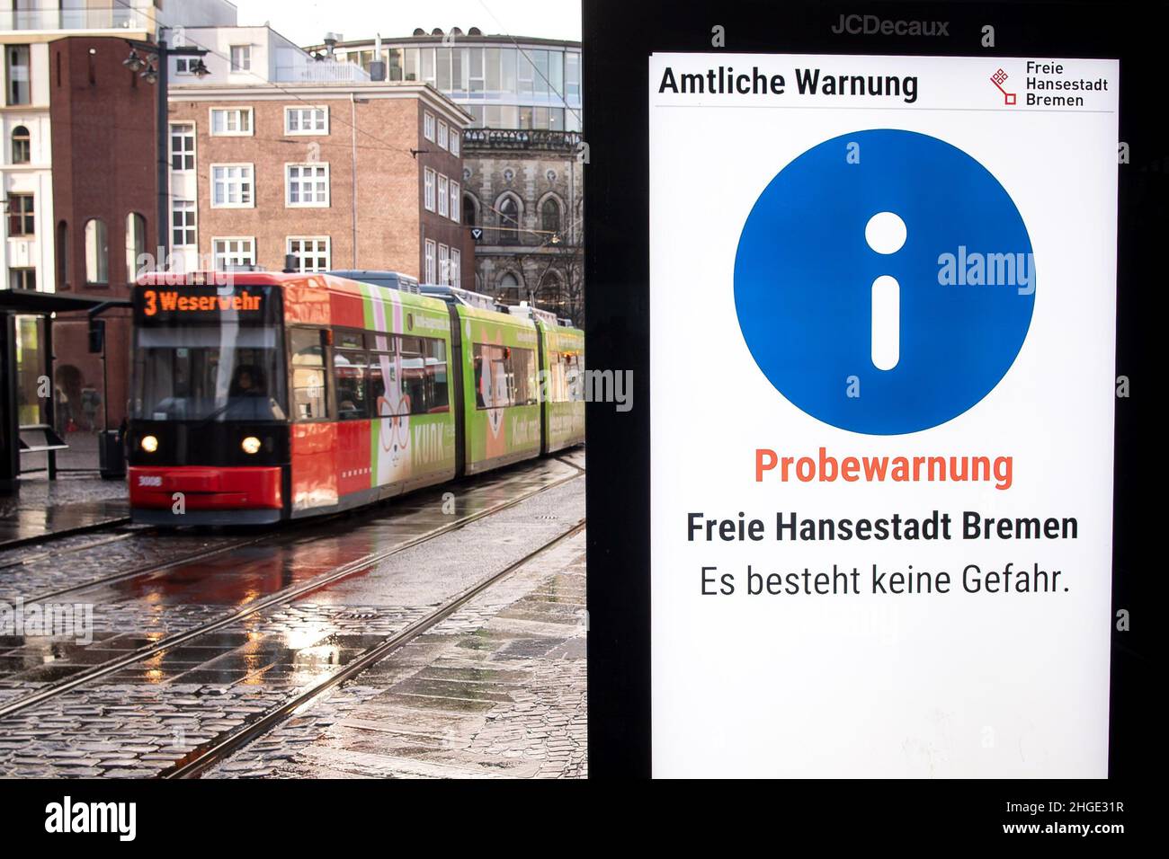 20. Januar 2022, Bremen: Das Modular Warning System (MoWaS) wird an der ...