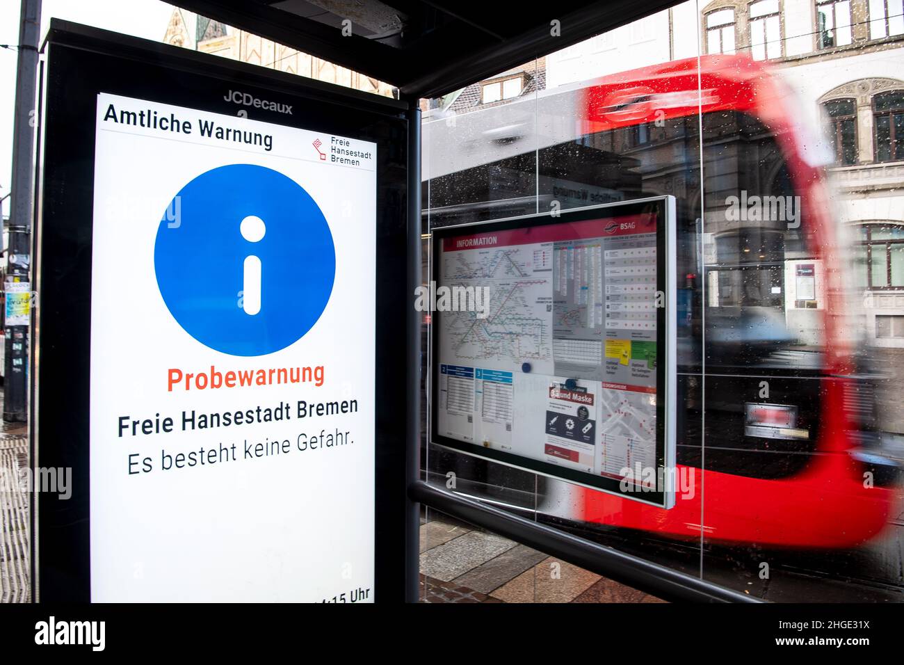 20. Januar 2022, Bremen: Das Modular Warning System (MoWaS) wird an der ...