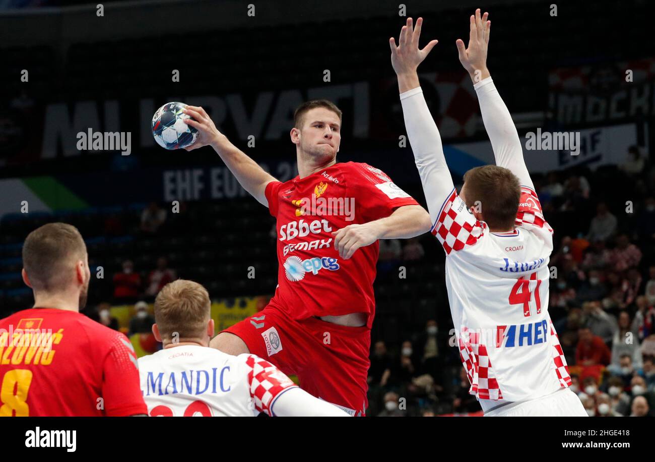 Handball - EHF 2022 Herren Handball-Europameisterschaft - Hauptrunde - Montenegro gegen Kroatien ...