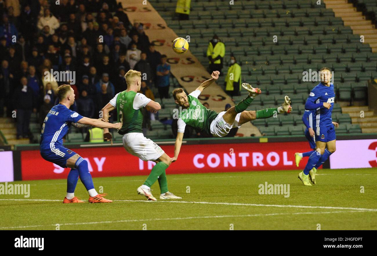 Overhead kick -Fotos und -Bildmaterial in hoher Auflösung – Alamy