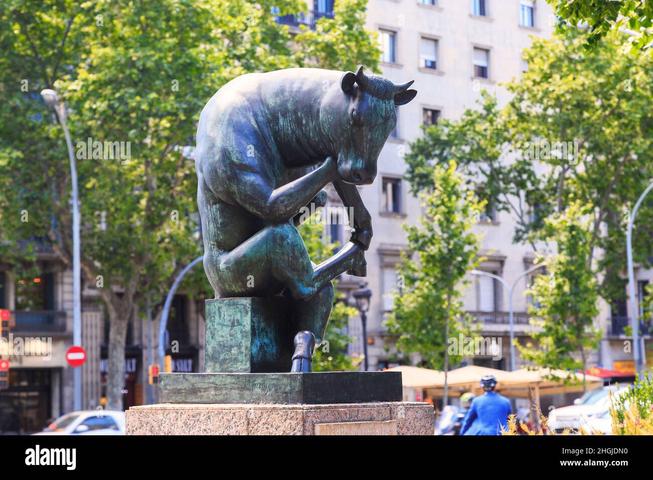 Die denkerpose -Fotos und -Bildmaterial in hoher Auflösung – Alamy