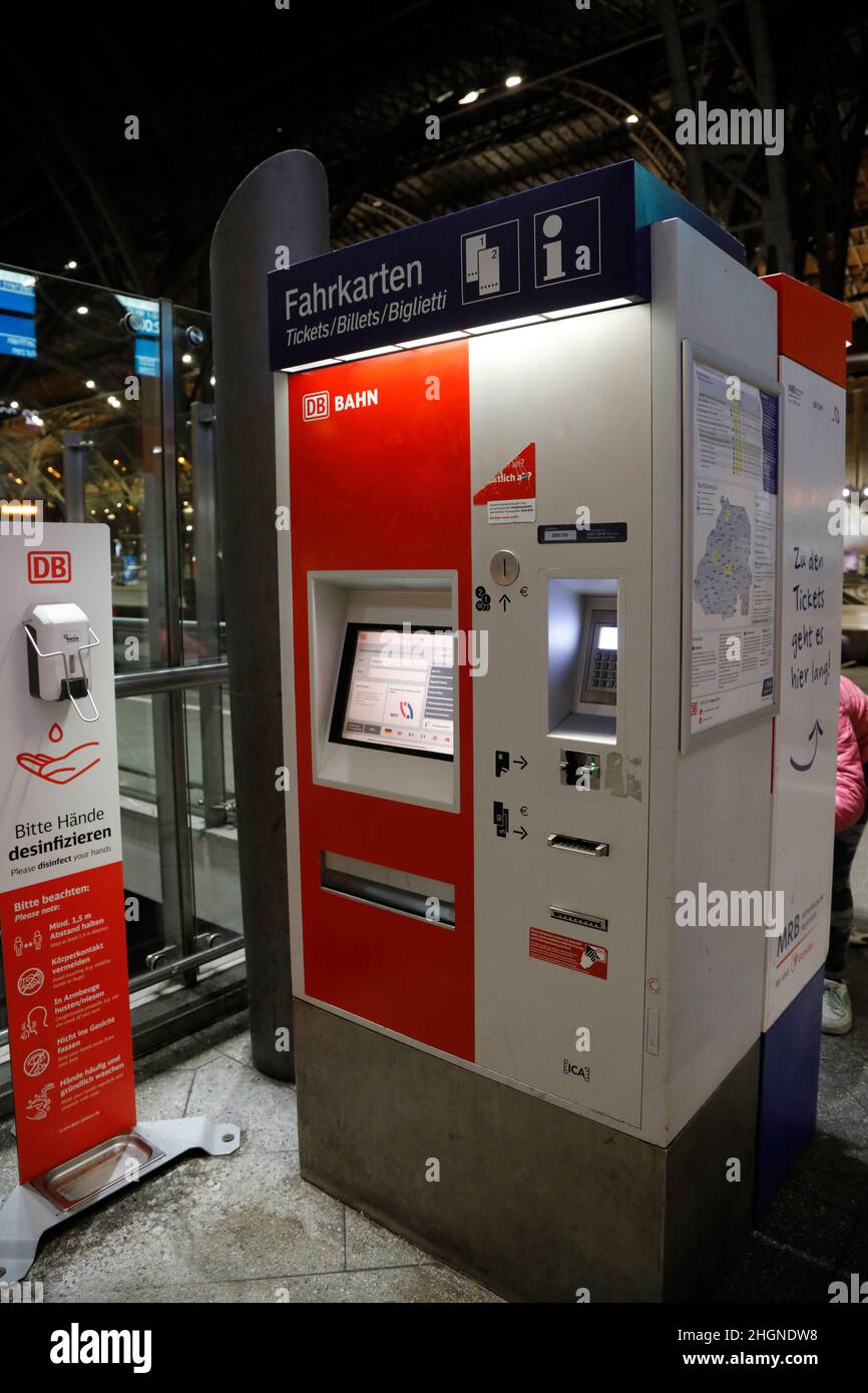 Im Bild:ein Fahrkartenautomat der Deutschen Bahn.ab 1.1.2022 nimmt die ...
