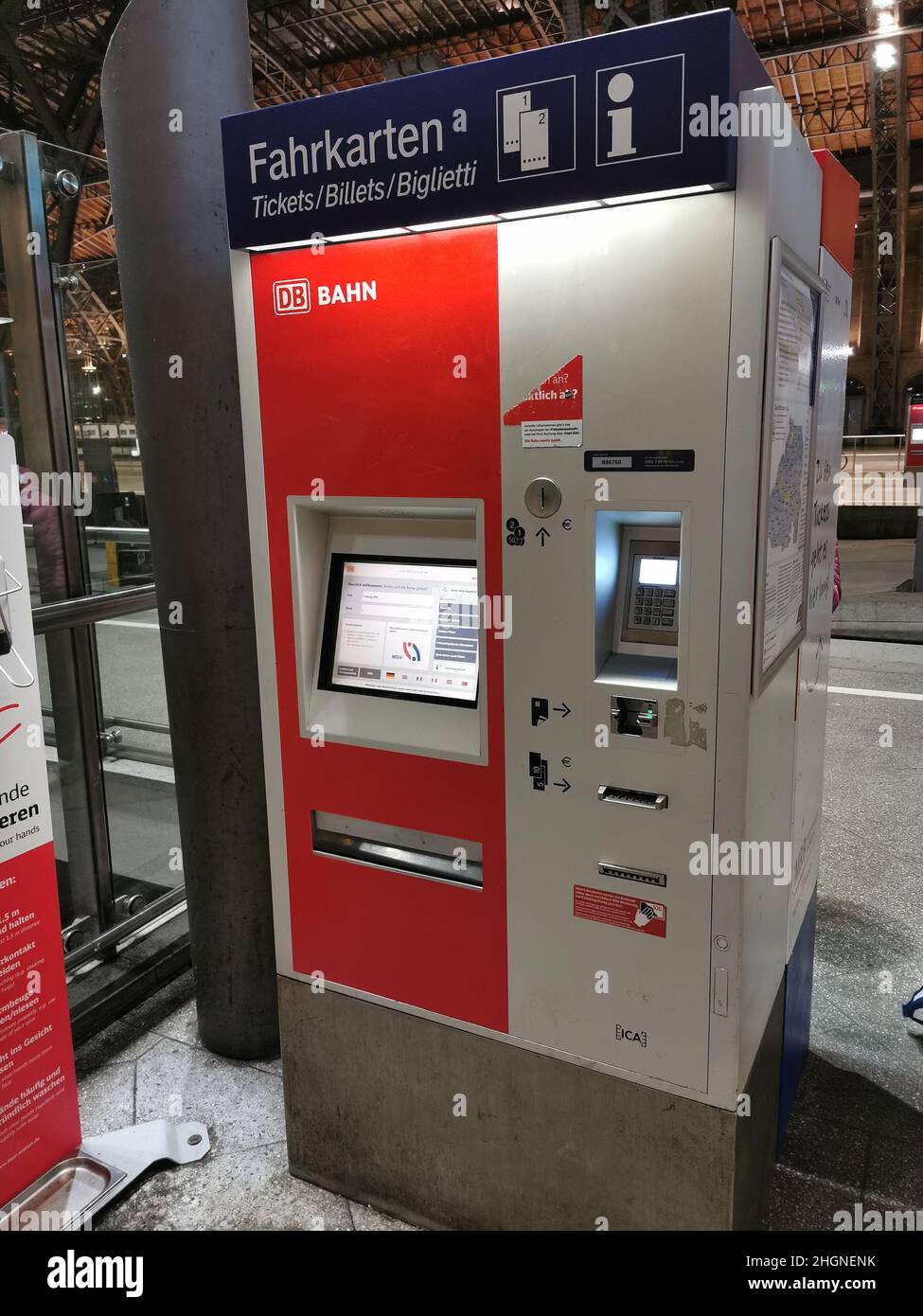 Im Bild:ein Fahrkartenautomat der Deutschen Bahn.ab 1.1.2022 nimmt die ...