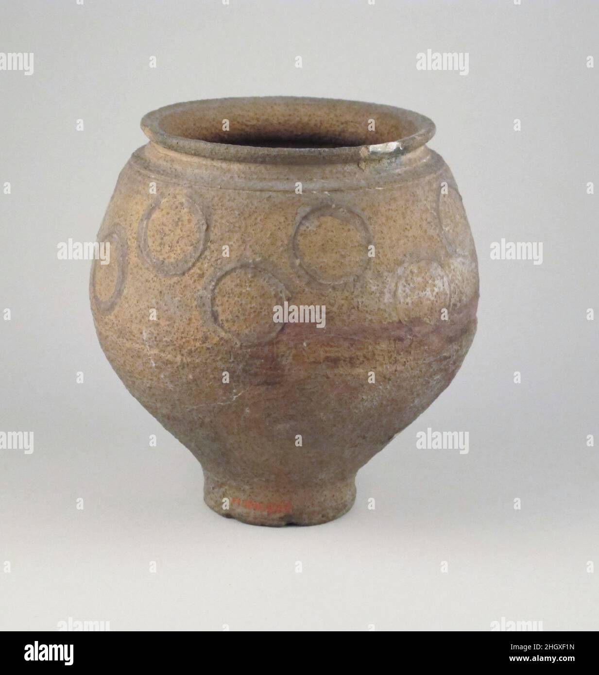 Barbotine vase -Fotos und -Bildmaterial in hoher Auflösung – Alamy