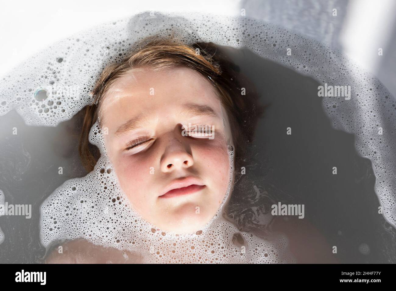 Junge 8 jahre beim baden -Fotos und -Bildmaterial in hoher Auflösung ...