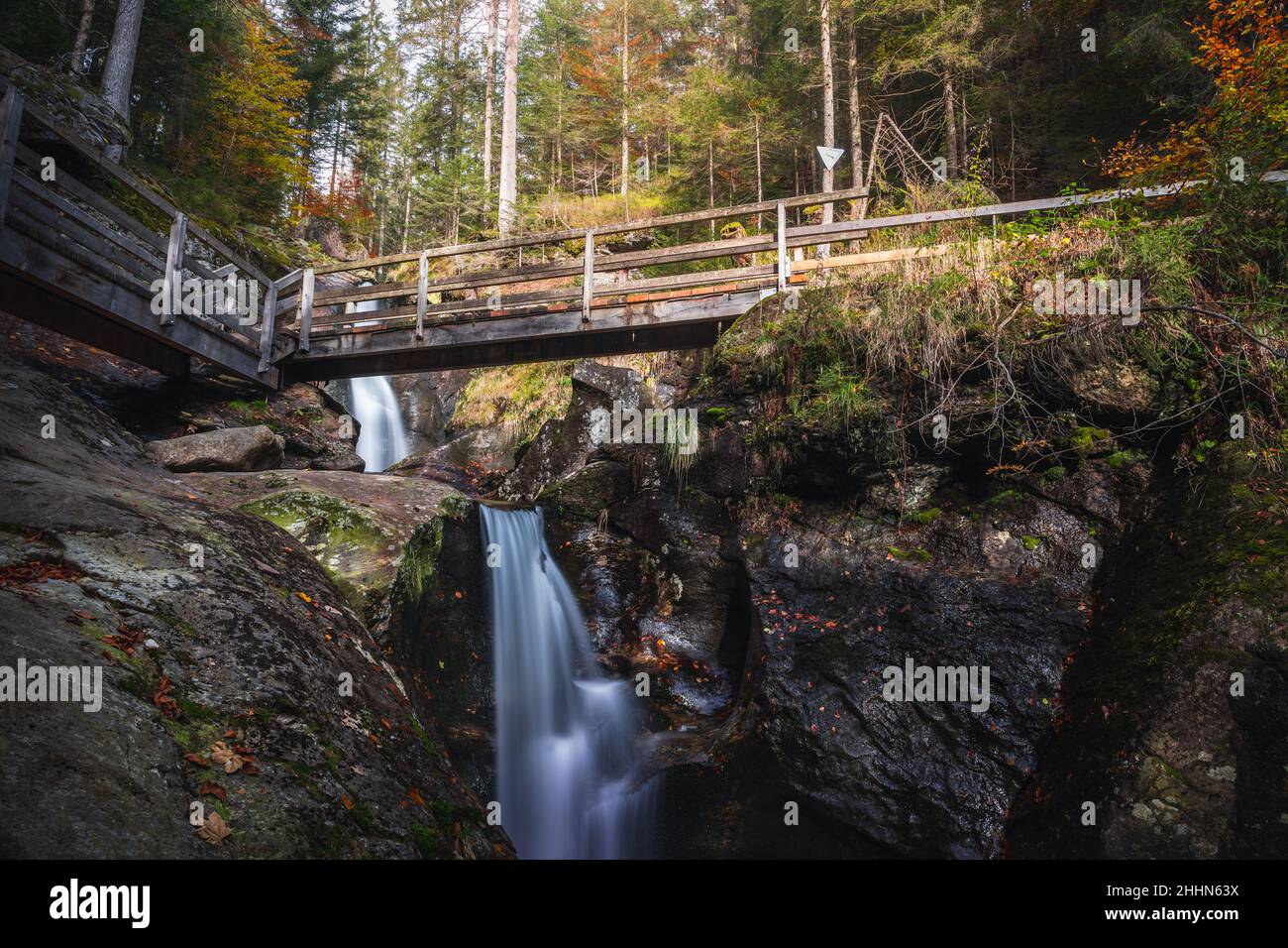 Wasserfall im Wald. Wasserfall im Nationalpark Bayerischer Wald ...