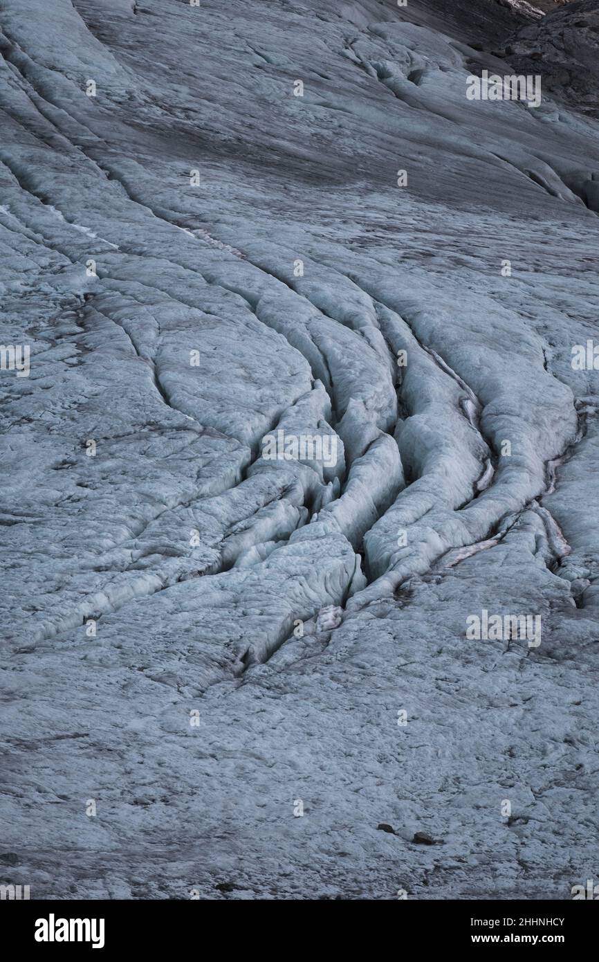 Gletscherspalten auf einem alpinen gletscher -Fotos und -Bildmaterial ...