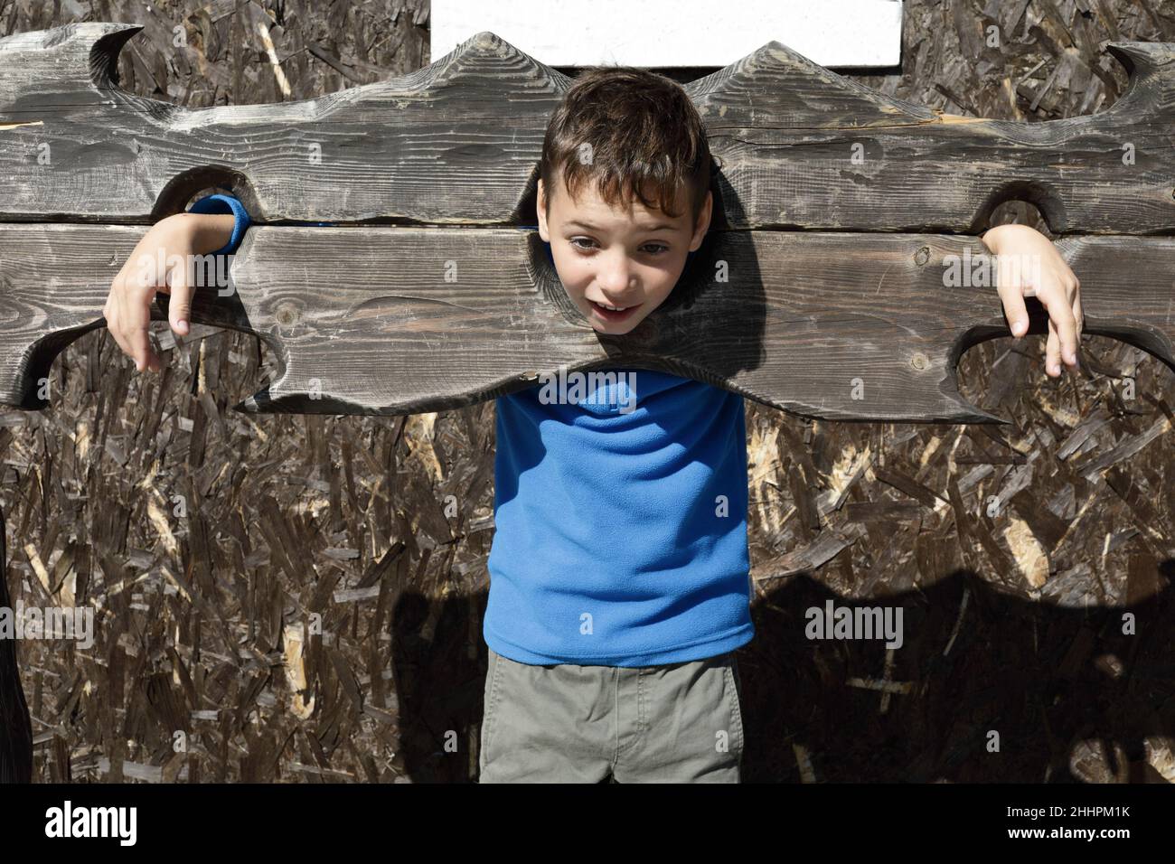 Junge gefangen im pranger -Fotos und -Bildmaterial in hoher Auflösung ...