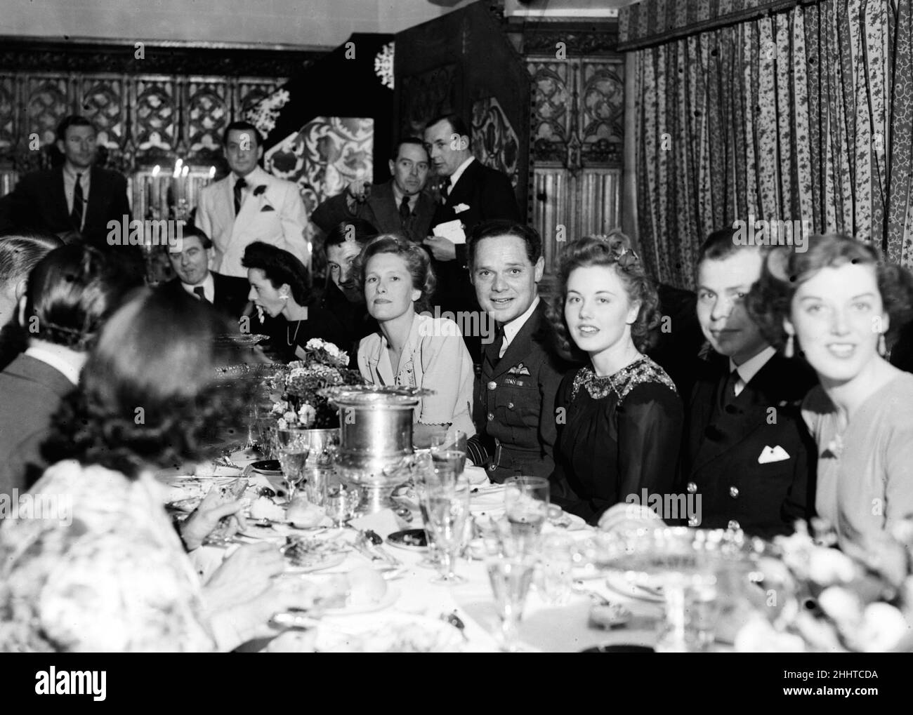 Douglas Bader und seine Frau waren nach der Befreiung von Colditz, wo ...