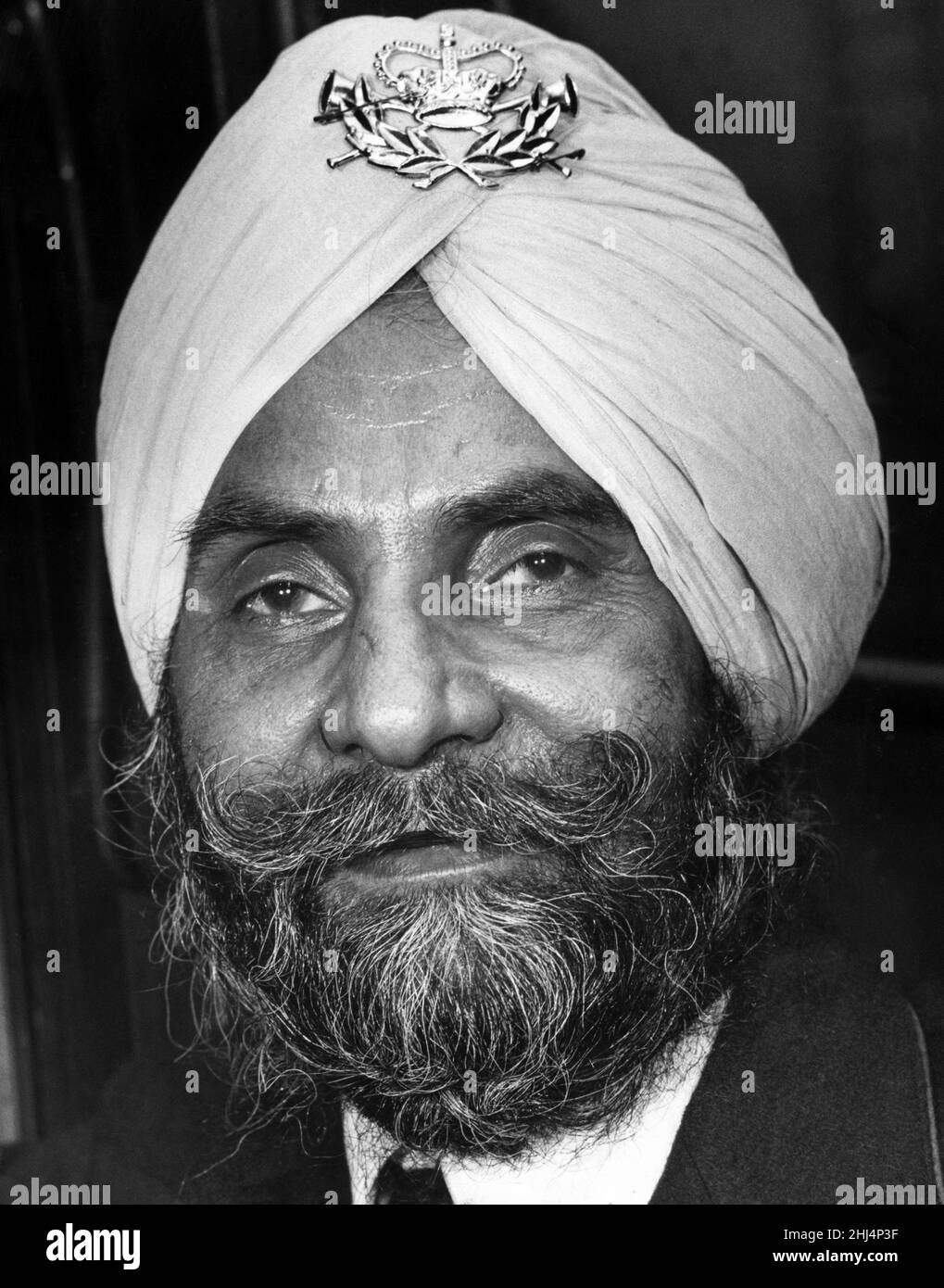 Postman cap Schwarzweiß-Stockfotos und -bilder - Alamy