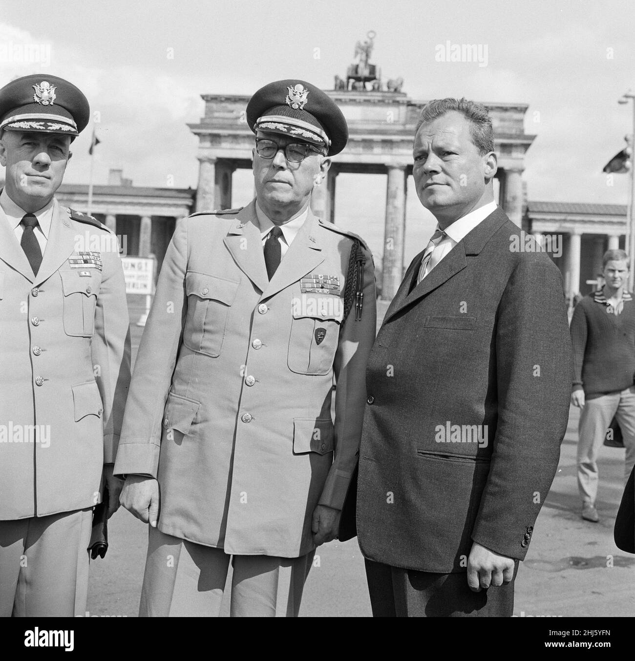 Beginn des Baus der Berliner Mauer. Am 13th. August um Mitternacht ...