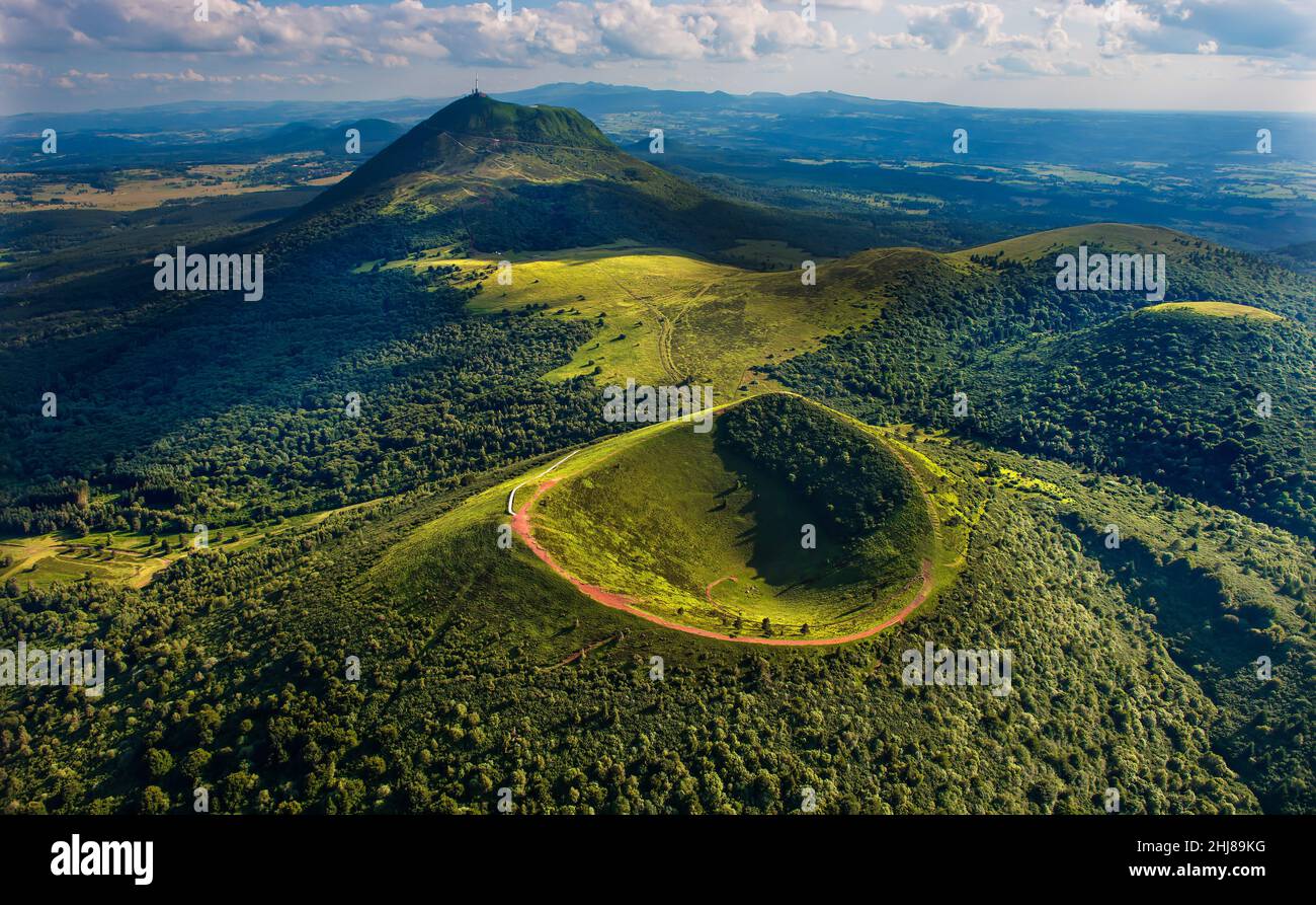 Kette von auvergne vulkanen -Fotos und -Bildmaterial in hoher Auflösung ...