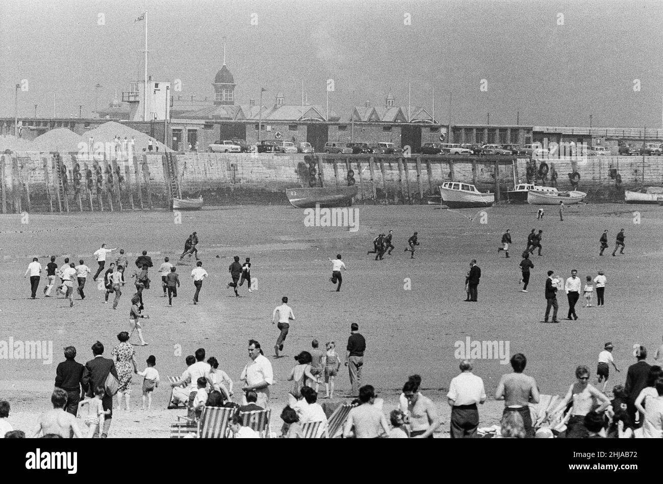 Mods and rockers 1964 -Fotos und -Bildmaterial in hoher Auflösung – Alamy