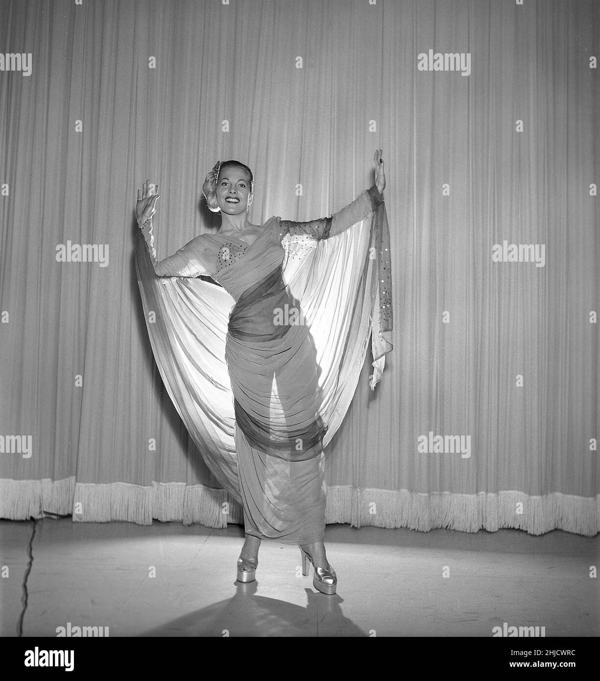 Revue in der 1950s. Schöne Schauspielerin Mary Rapp, 1920-1964, hier im ...