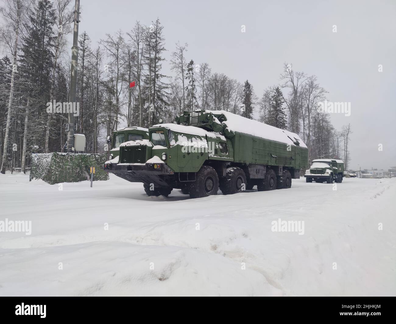 Panzer im wald tarnung -Fotos und -Bildmaterial in hoher Auflösung – Alamy