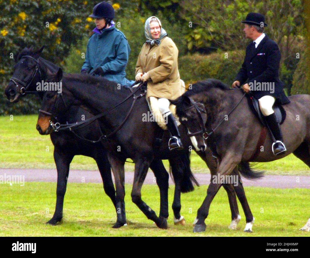 Datei-Foto vom 1/4/2002 von Queen Elizabeth II und ihrer Tochter, der ...
