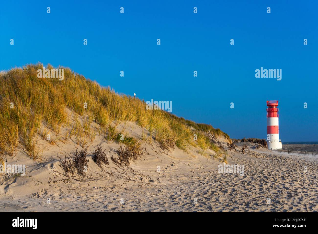 Leuchtturm am Strand der Düne, Hochseeinsel Helgoland, Nordsee ...