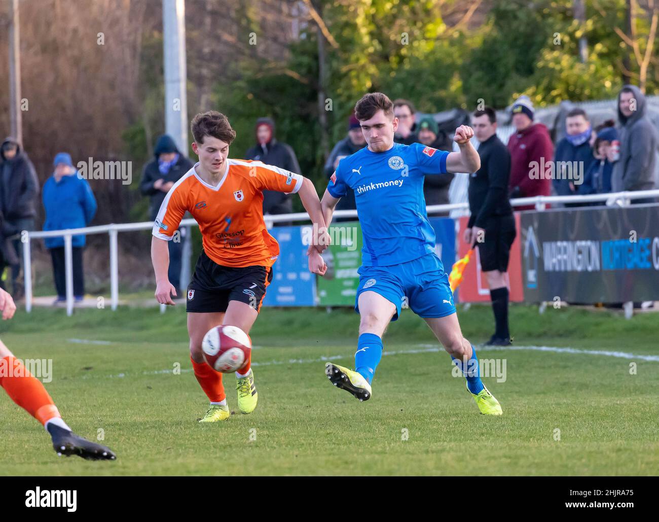 Der Warrington Rylands 1906 FC war Gastgeber des Glossop North End für ...