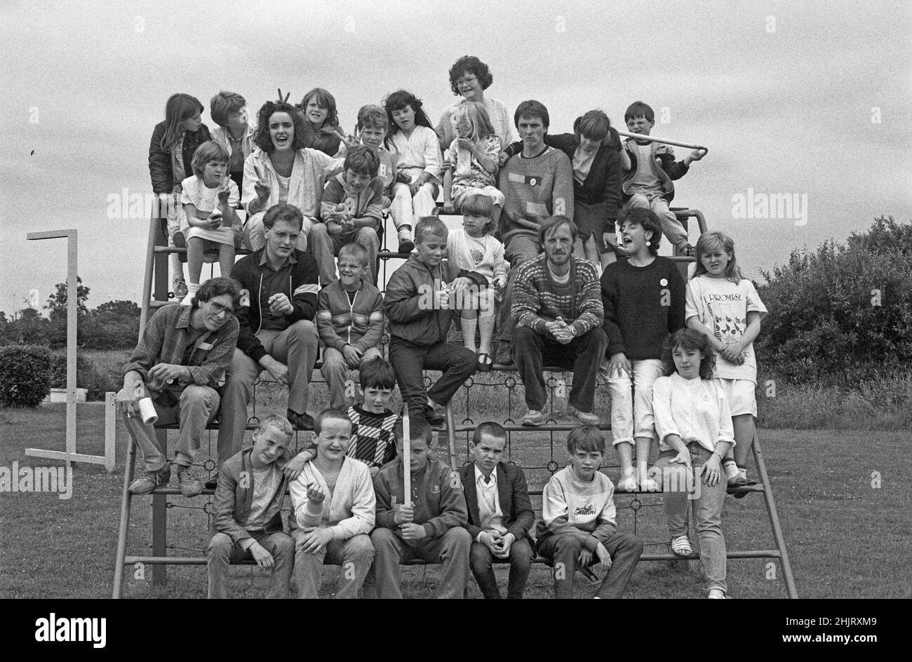 Kinder der 80er jahre mädchen Schwarzweiß-Stockfotos und -bilder - Alamy