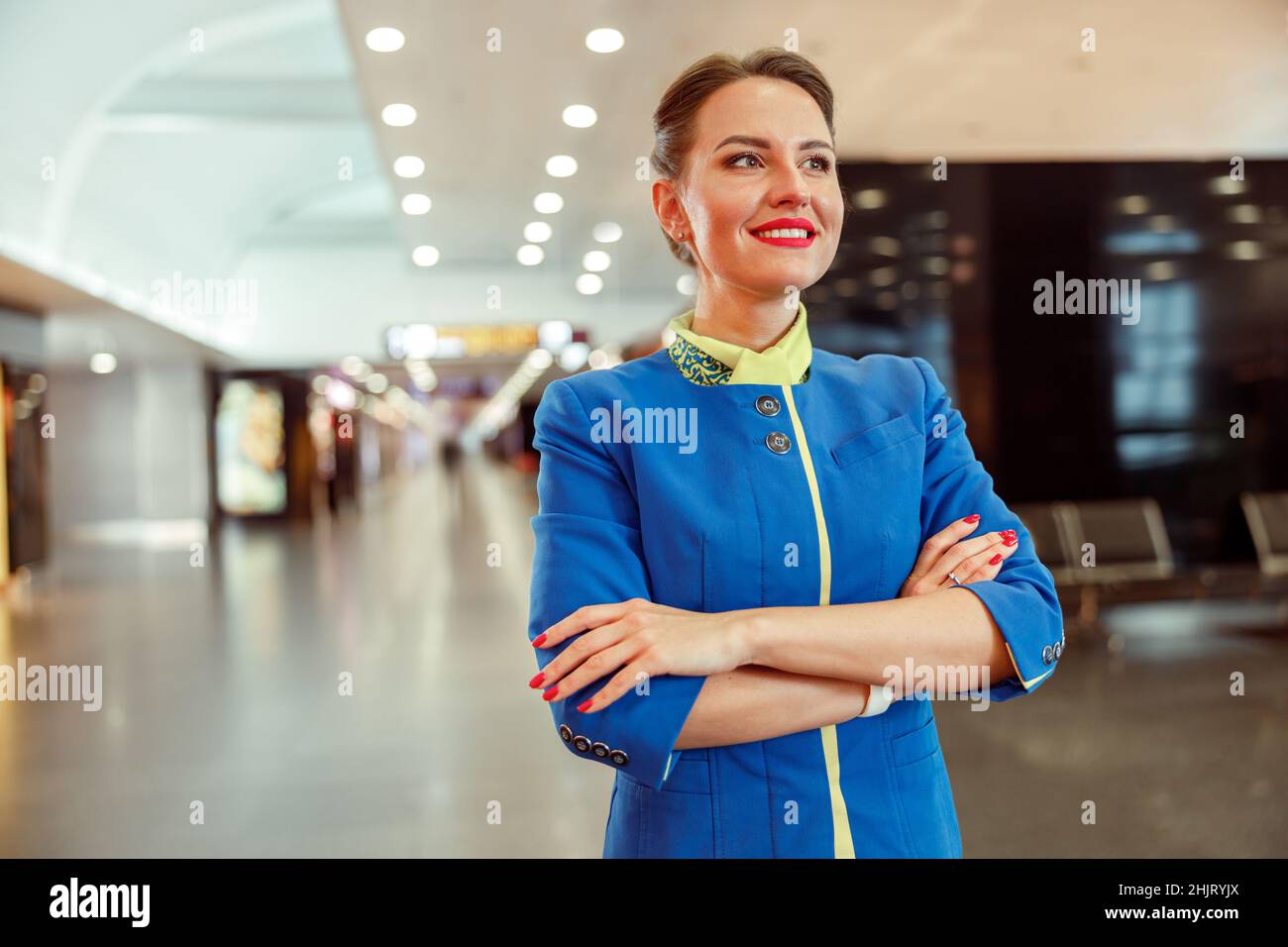 Flugbegleiterin weiblich -Fotos und -Bildmaterial in hoher Auflösung ...