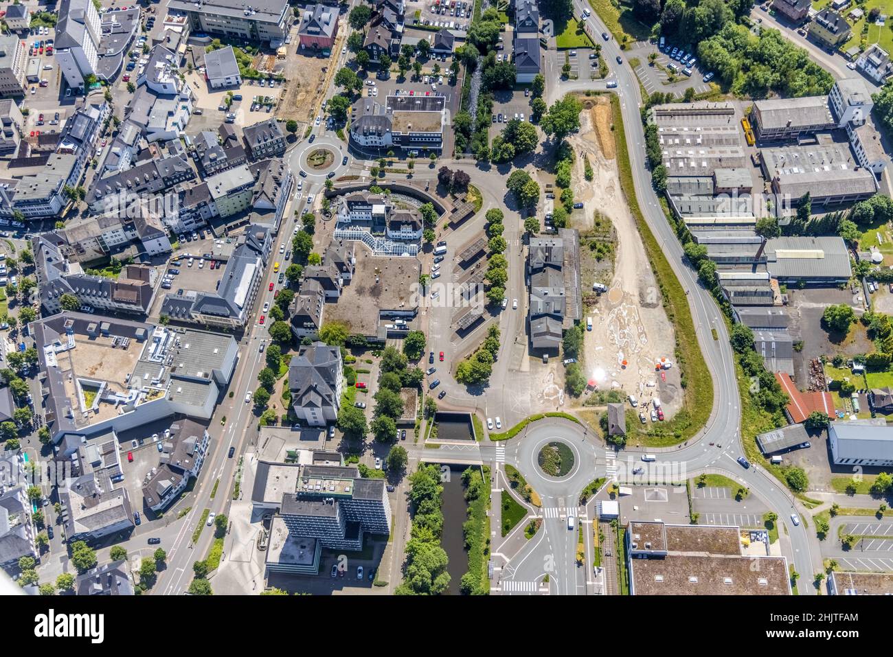 Luftaufnahme, Innenstadt, Rathaus und Stadtarchiv, Parkplatz alter ...