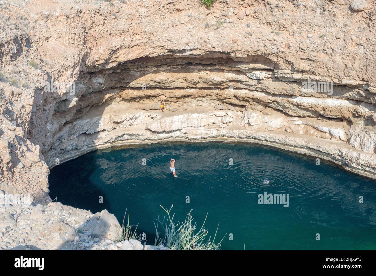 Diver in blue hole cave -Fotos und -Bildmaterial in hoher Auflösung – Alamy