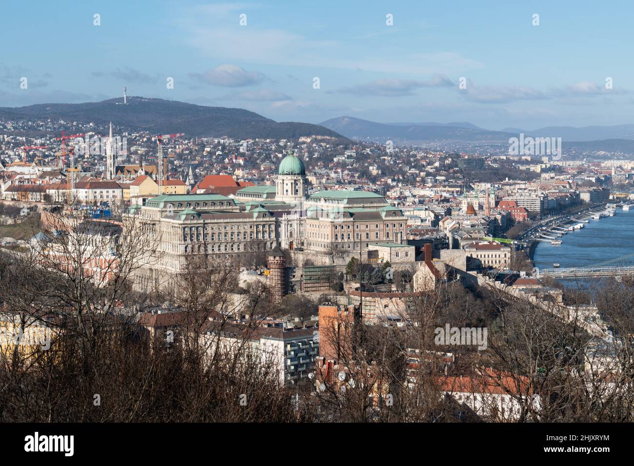 Stadtbild von Budapest mit der Budaer Burg in Ungarn, historisches Erbe ...